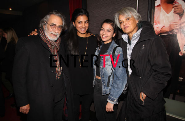 Ο Κώστας Αρζόγλου ποζάρει μαζί με τις πανέμορφες κόρες του! Δείτε τους ...