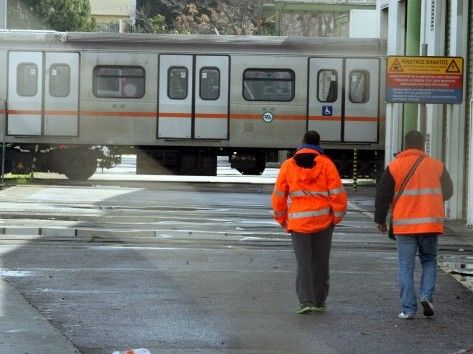Ανοικτοί οι σταθμοί του ΜΕΤΡΟ- Ξεκινούν τα δρομολόγια- Θα κινούνται σε ...