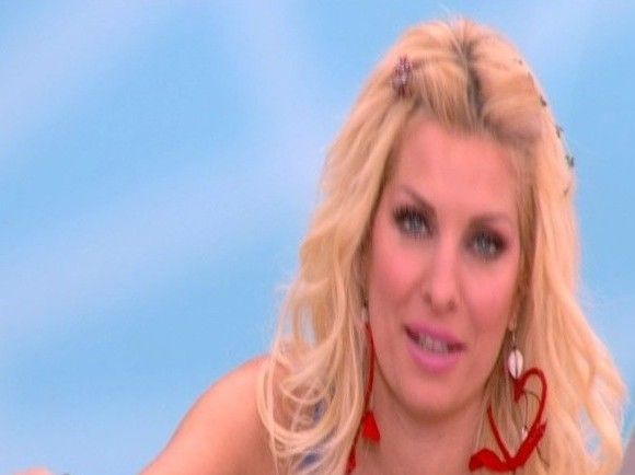 Δείτε την εντυπωσιακή είσοδο της Ελένης Μενεγάκη που μοίραζε... video - Zinapost.gr