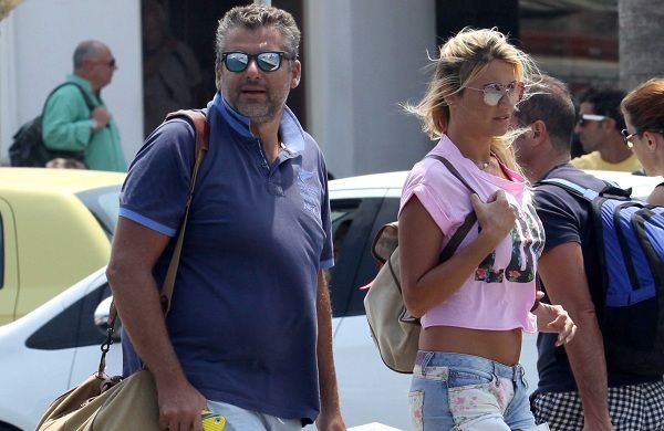 Γιώργος Λιαγκας – Φαίη Σκορδα: Συνεχίζουν τις διακοπές τους στην Πάρο ...