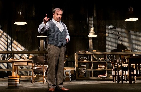 «Ο δικηγόρος Ντάροου» έρχεται από 24 Οκτωβρίου στο θέατρο Χορν - Zinapost.gr