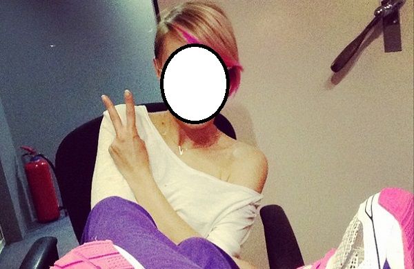 Ποια όμορφη Ελληνίδα ποζάρει με την... ροζ φράντζα της στο Instagram; - Zinapost.gr