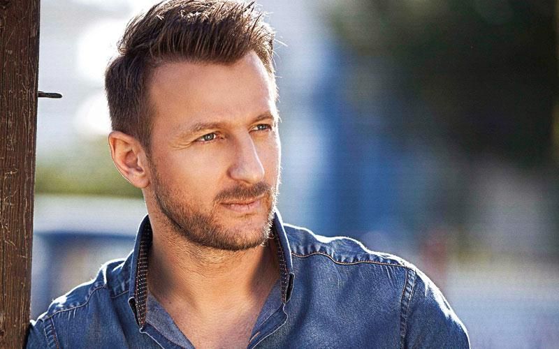 Δείτε τον Κώστα Καραφώτη με τη νέα του σύντροφο! - Zinapost.gr