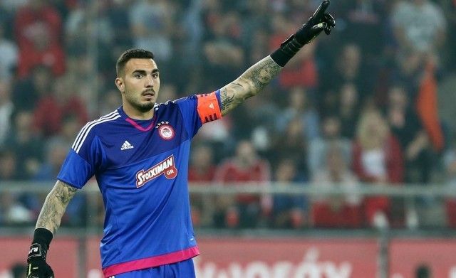 Roberto Jimenez: Δείτε τον τερματοφύλακα του Ολυμπιακού μαζί με τους ...