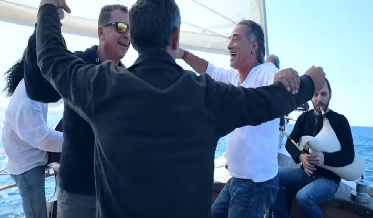 Το νέο video clip του Παντελή Θαλασσινού που γυρίστηκε στην Πάρο ...