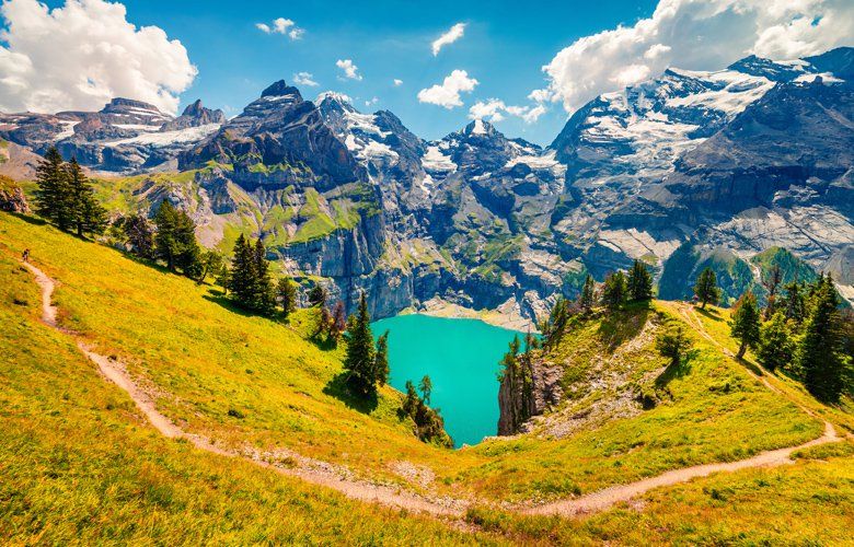 Το γραφικό χωριό στις Άλπεις που σε πληρώνει για να μείνεις εκεί ...