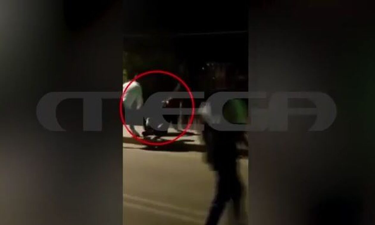 Βίντεο ντοκουμέντο: Η στιγμή που οι γονείς της 13χρονης ακινητοποιούν ...