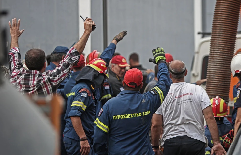 Πειραιάς: Νεκρός ο 35χρονος που έπεσε σε φρεάτιο - Zinapost.gr