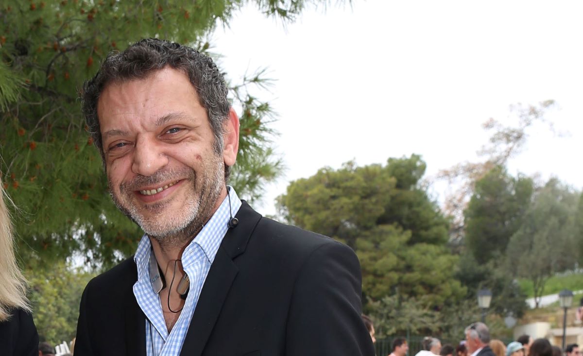 Αγέραστος και ασπρομάλλης: Σπάνια εμφάνιση για τον παρουσιαστή Μίλτο ...