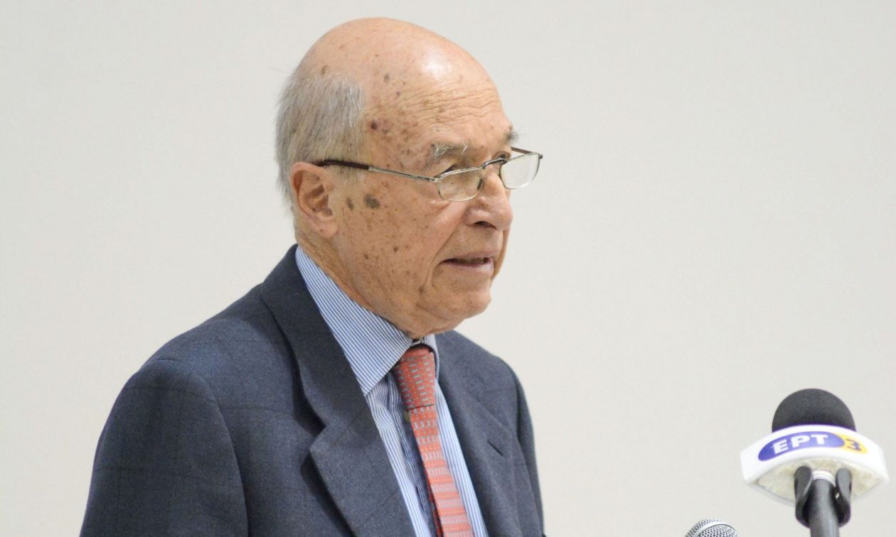 Κώστας Σημίτης: Η σπάνια φωτογραφία του από όταν ήταν 30 ετών - Zinapost.gr