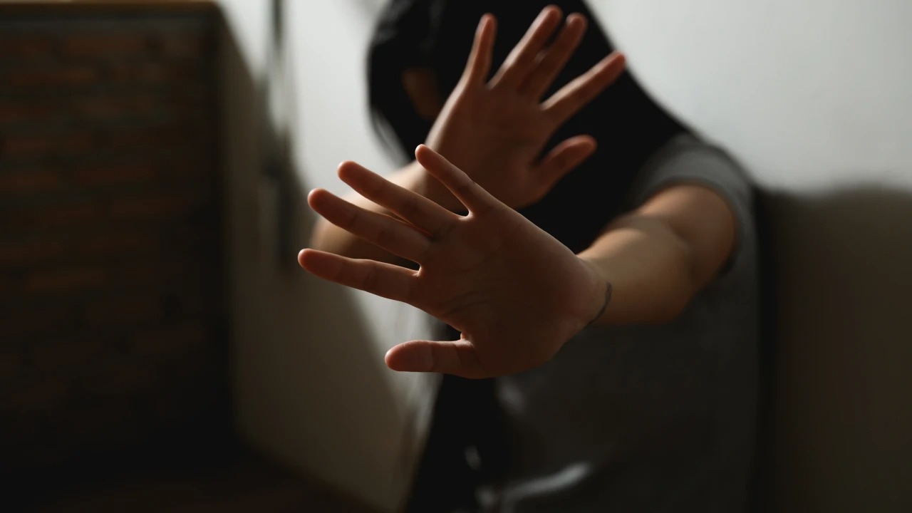 Χανιά | Πήγε στο Νοσοκομείο μετά από ξυλοδαρμό από τον σύντροφό της – Ο γιατρός ενημέρωσε την ...